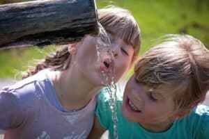 10 Amazing Benefits of Drinking Water and How it Makes Kids Smarter