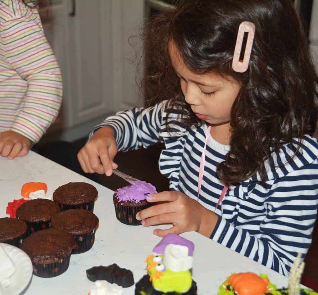 The Best Ways to Decorate Halloween Cupcakes with Grandkids